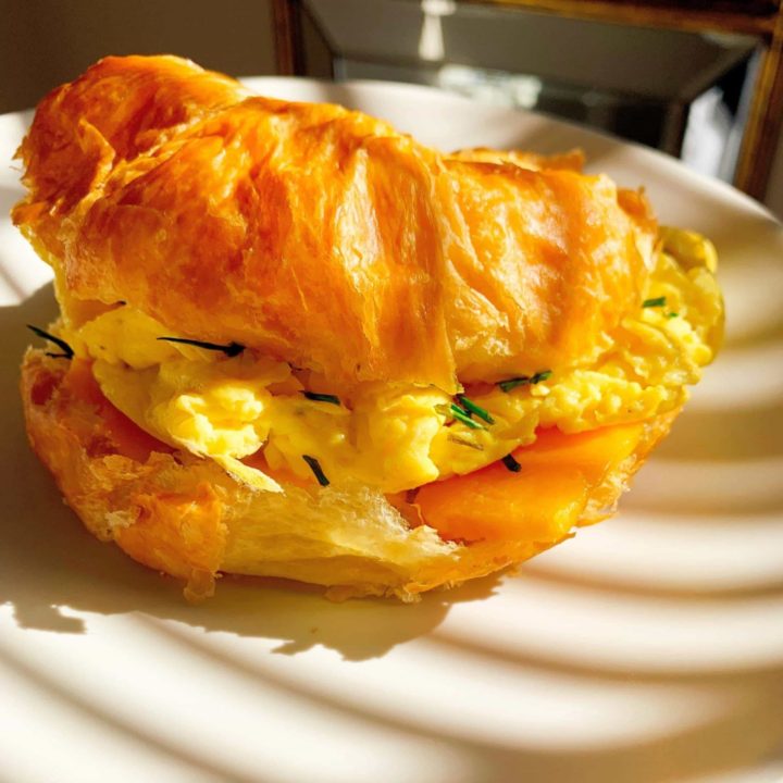 Easy White Truffle Egg & Cheddar Croissant Sandwich - Quisine Queen B